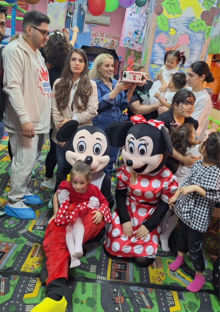 Mickey și Minnie Mouse | Animatorii Veseli